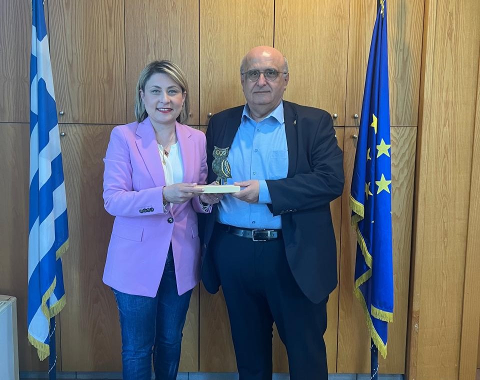 Συνάντηση της Υφυπουργού Χριστίνας Αλεξοπούλου με τον Πρύτανη του ...